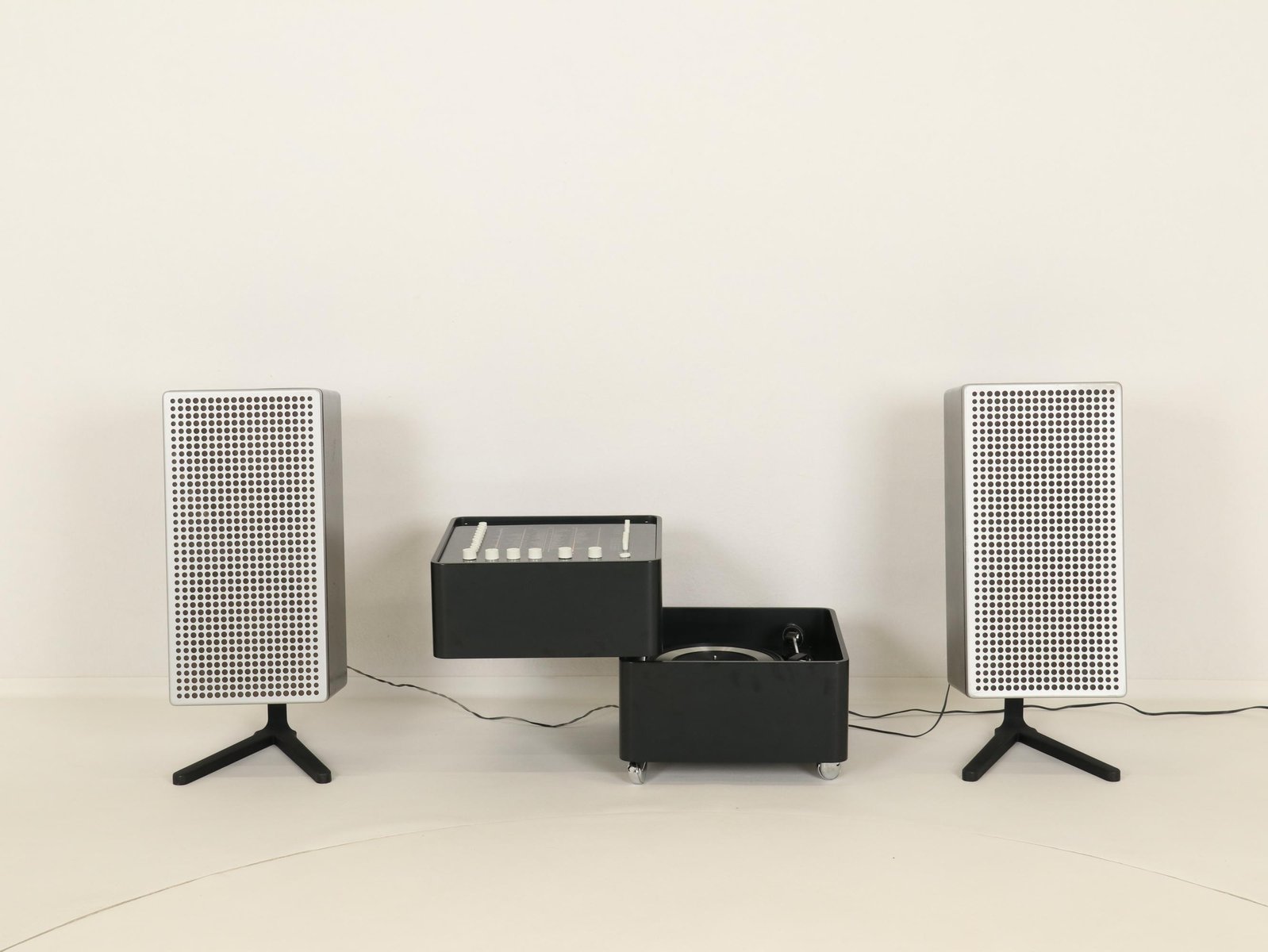 Model 3300 Cube Stereo with Speakers by Verner Panton for Wega, Germany ...