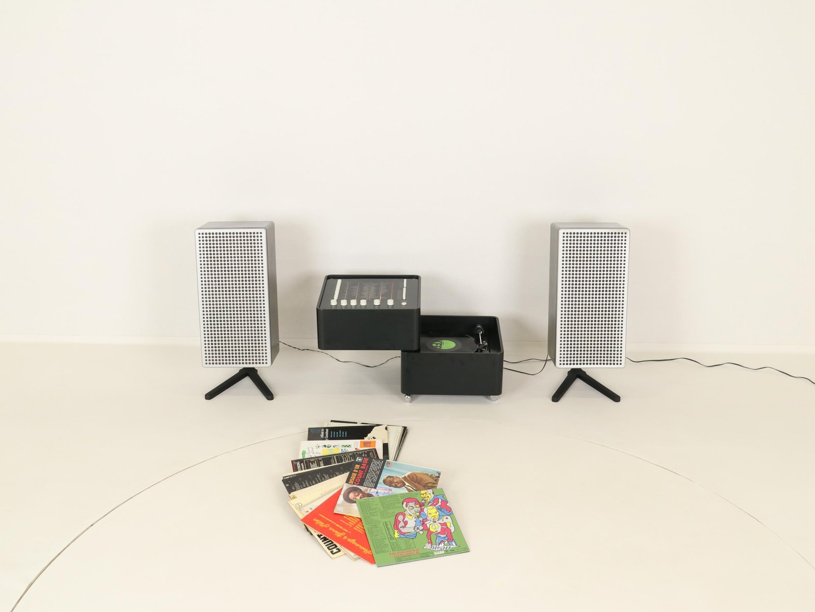 Model 3300 Cube Stereo with Speakers by Verner Panton for Wega, Germany ...