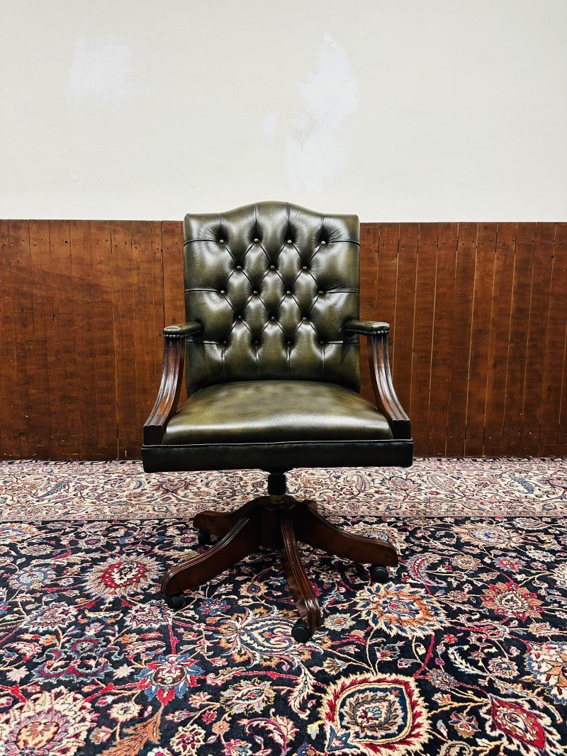 English President Chair in Olive Green for sale at Pamono