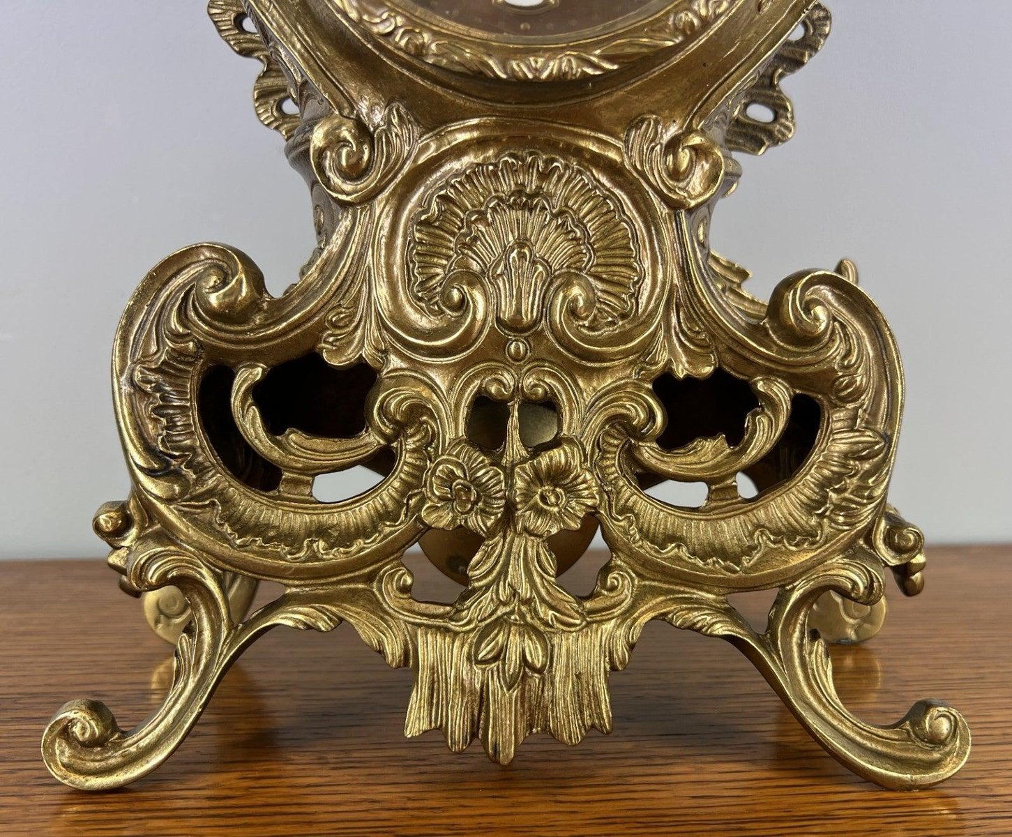 French Style Clock in Gilt Brass for sale at Pamono