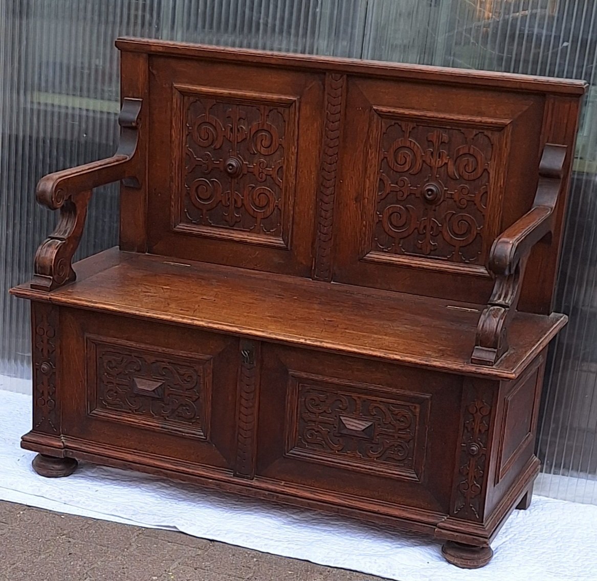 Antique German Chest Bench in Carved Oak, 1880s for sale at Pamono