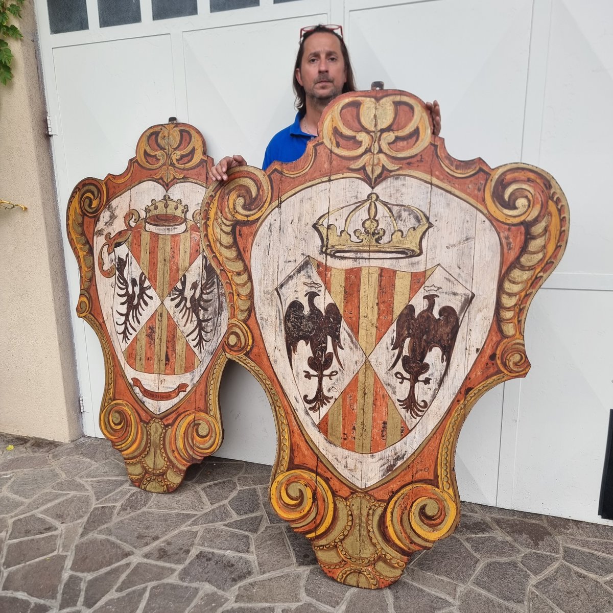 Painted Wooden Noble Shields, 1920s, Set of 2 for sale at Pamono