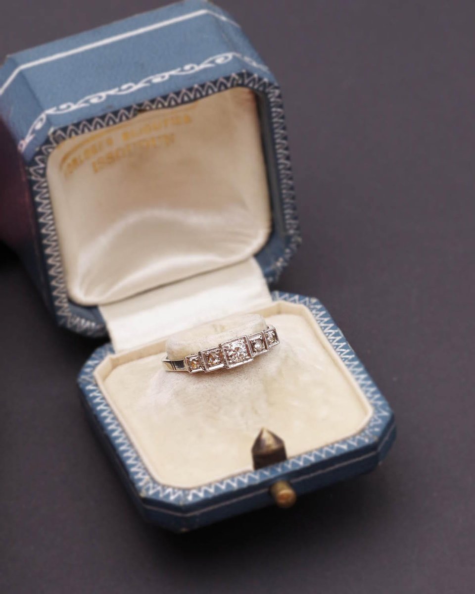 Art Deco Diamond Line Ring for sale at Pamono
