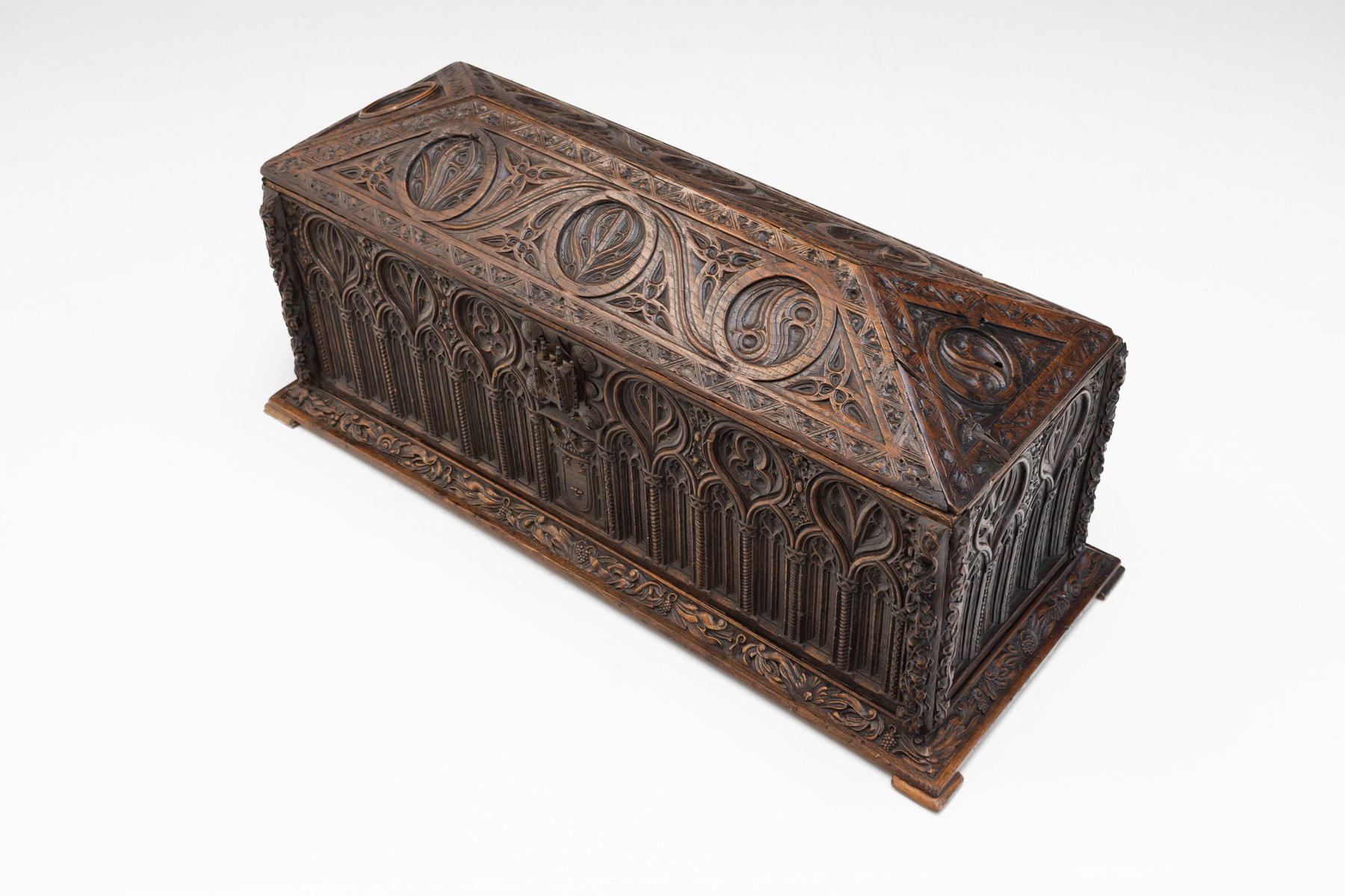 Antique Carved Trunk, 1800s for sale at Pamono
