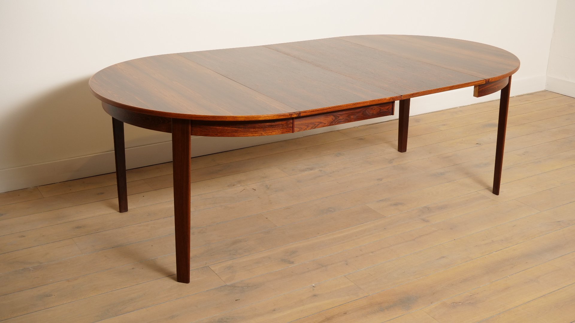 Vintage Extendable Round Dining Table in Rosewood, 1950s for sale at Pamono