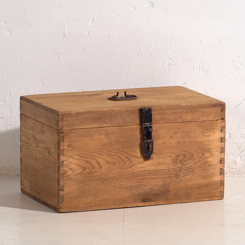 Small Antique Storage Chest, 1920s for sale at Pamono