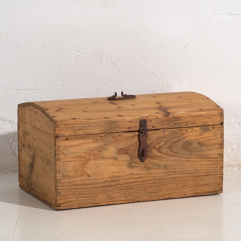 Antique Travel Chest, 1900s for sale at Pamono