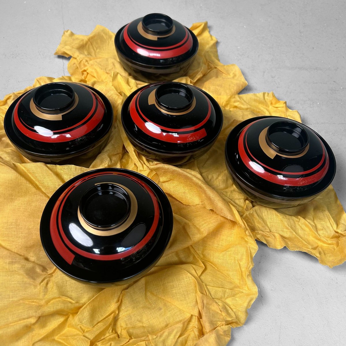 Japanese Lacquerware Bowls, 1970s, Set of 5 for sale at Pamono