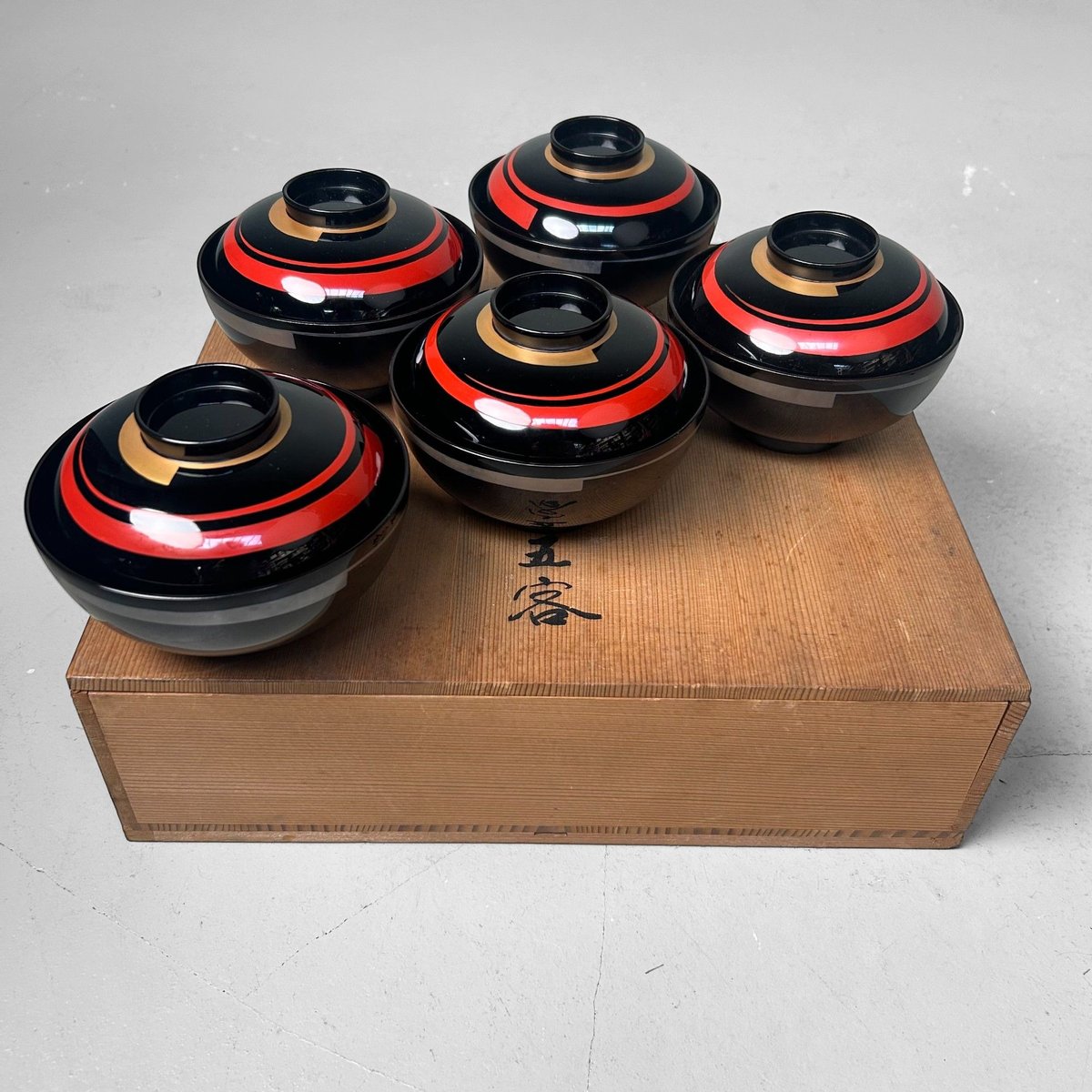 Japanese Lacquerware Bowls, 1970s, Set of 5 for sale at Pamono