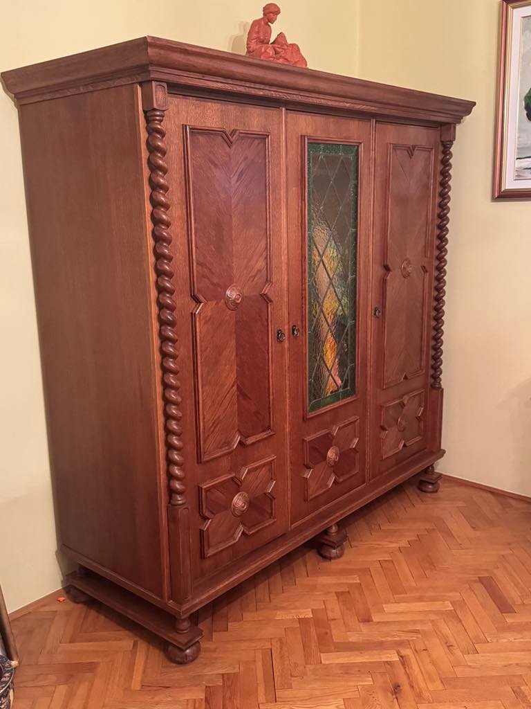 Spanish Style Oak Wardrobe, Early 20th Century for sale at Pamono