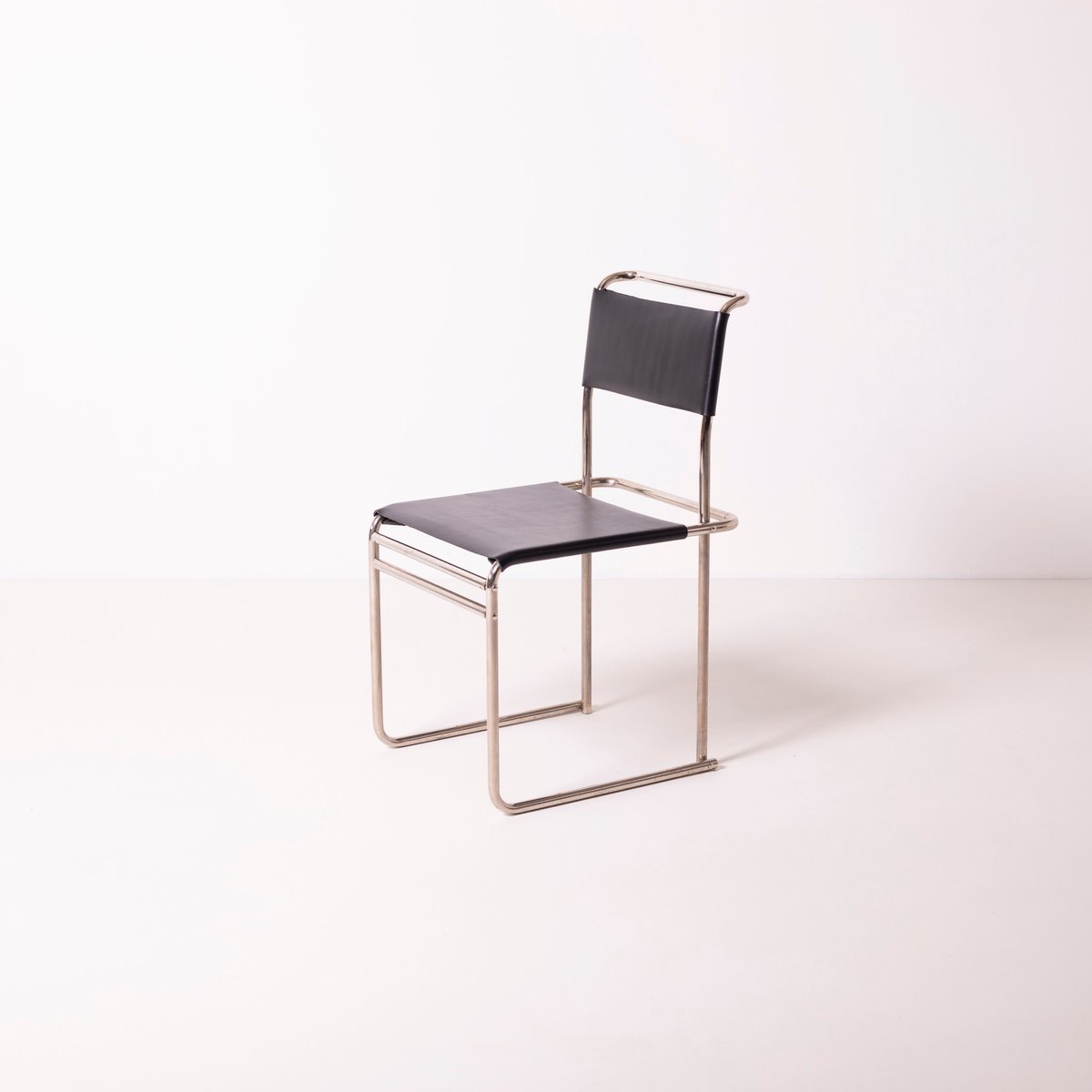 Bauhaus Tecta B40 Dining Chair in Nickel Plated Bent Steel and Black Leather by Marcel Breuer ...