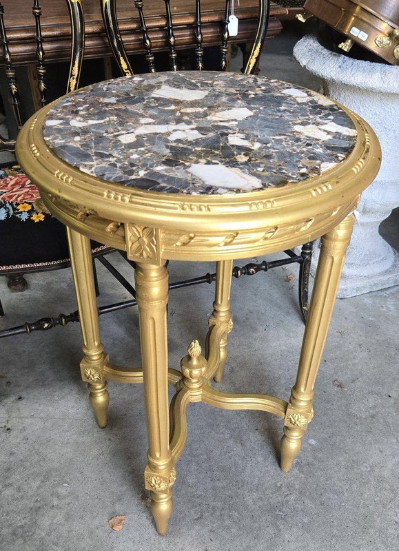 Round Gilded Wooden Pedestal Table for sale at Pamono