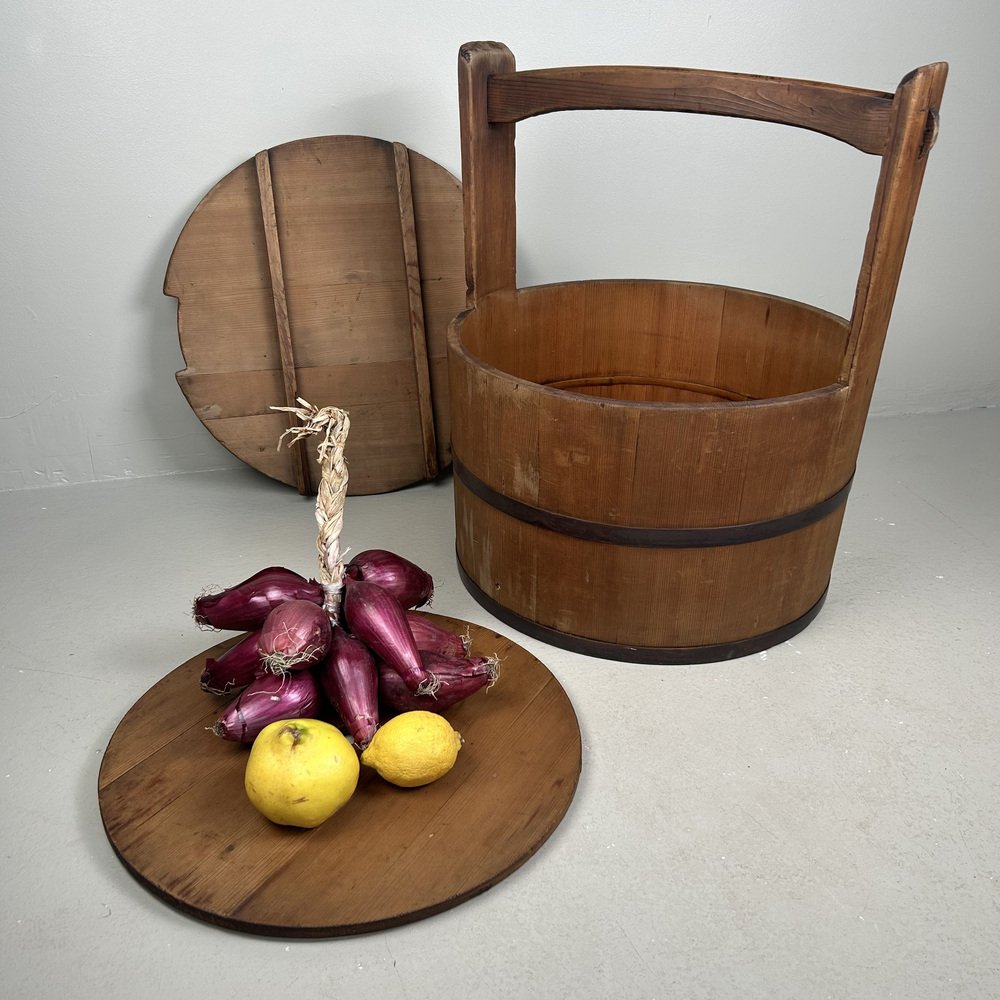 Japanese Wooden Bucket with Lid, 1940s for sale at Pamono