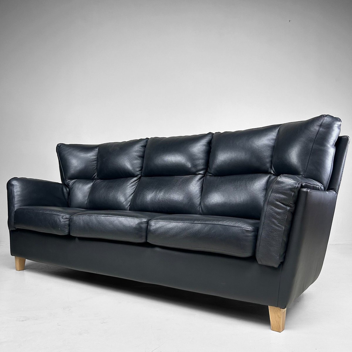 Vintage Drei-Sitzer Sofa im Stil von Hjort Knudsen, 2000er bei Pamono ...