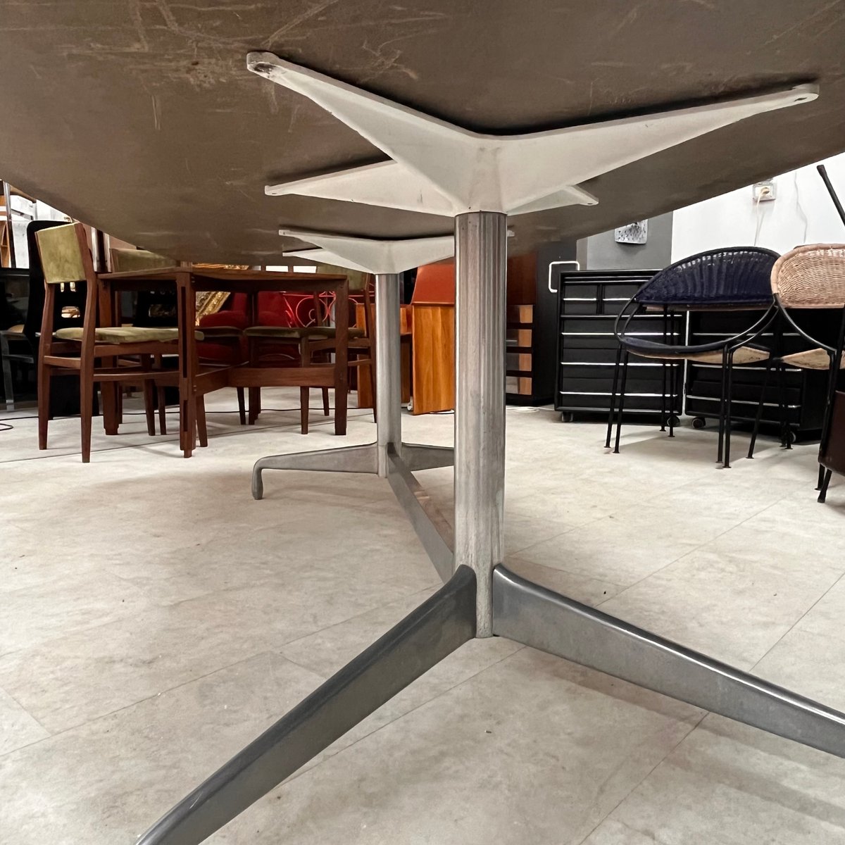 Mesa oval de Charles Eames para Herman Miller / Vitra, años 60 en venta ...