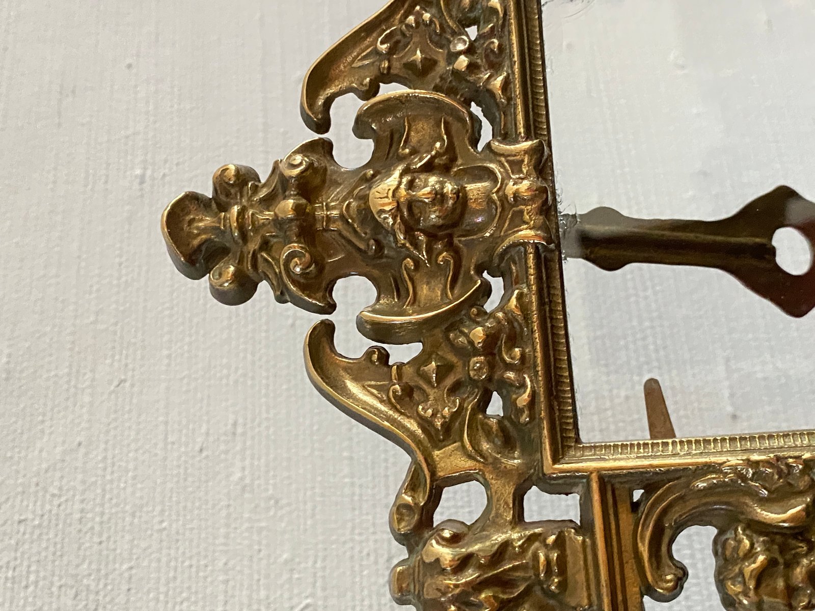 Cornice per foto in bronzo dorato rococò, fine XIX secolo in vendita su ...