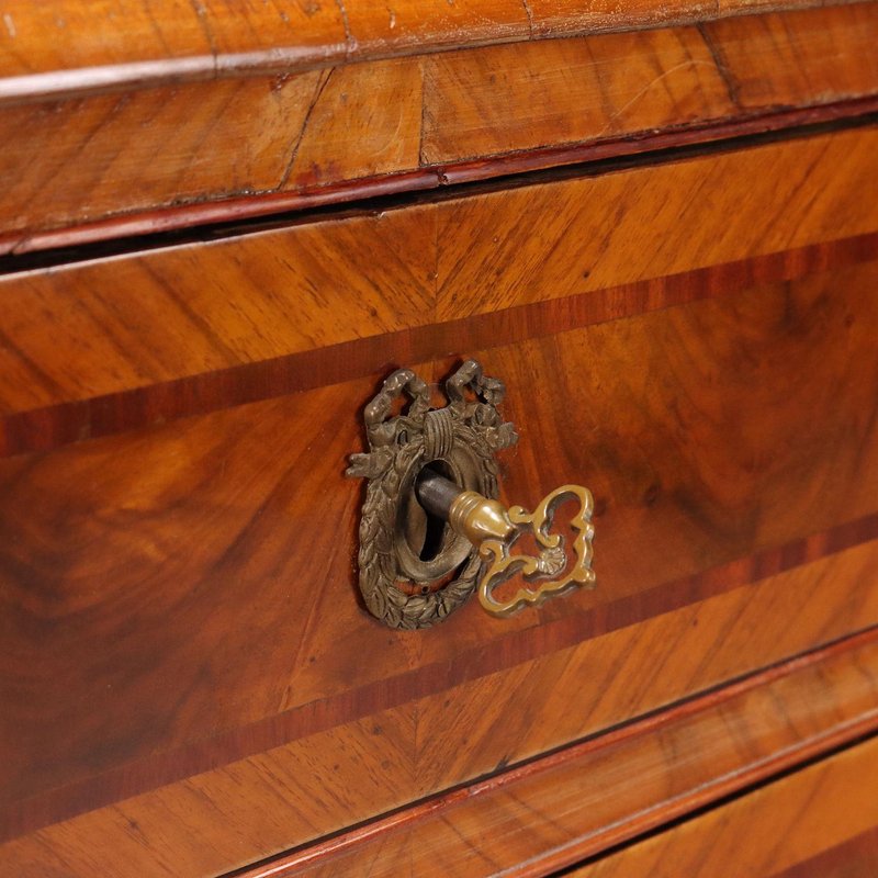 Cassettiera neoclassica a tre cassetti in vendita su Pamono