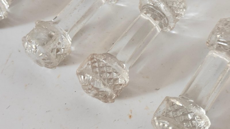 Vintage French Crystal Knife Rests, 1970s, Set of 8 for sale at Pamono