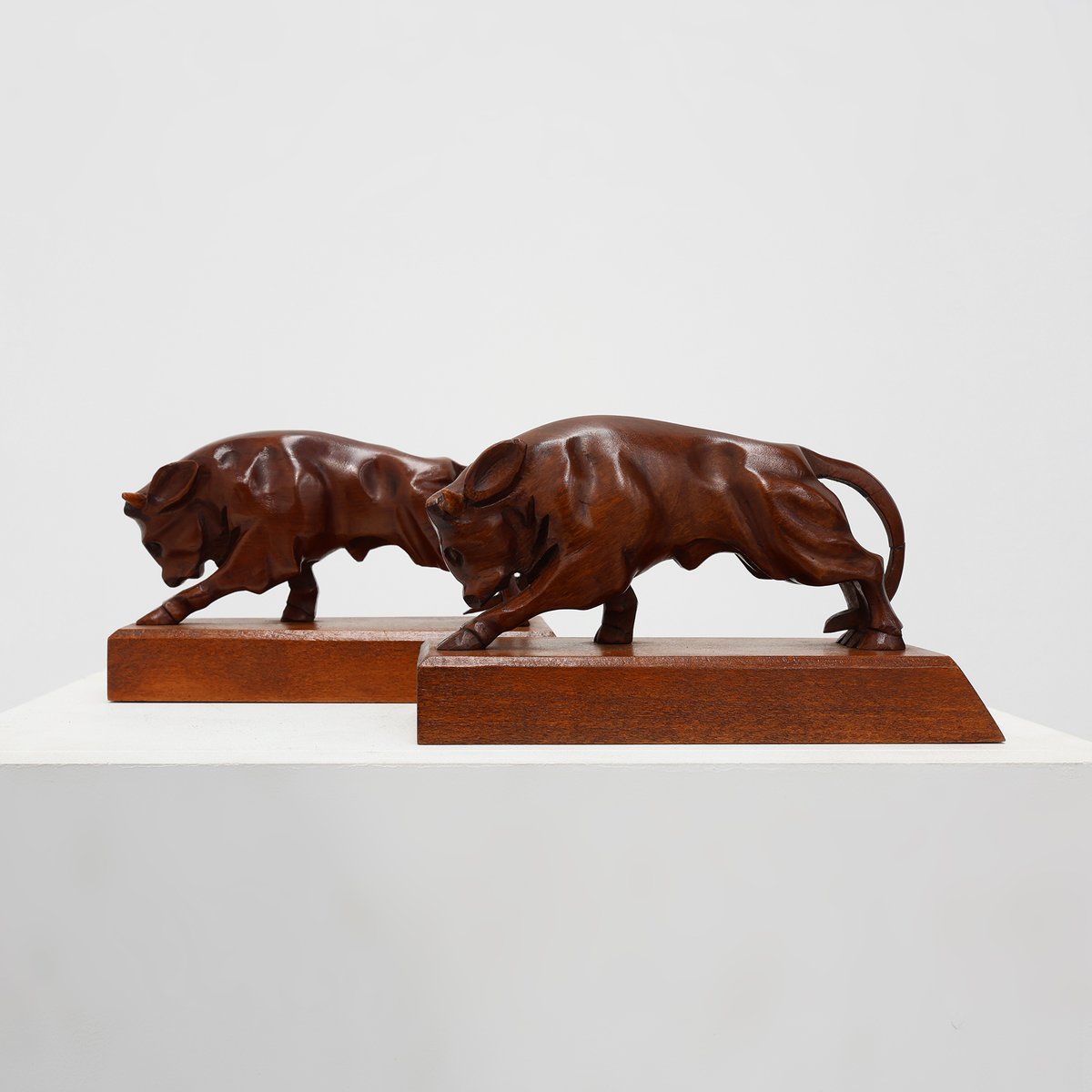 Art Deco Oak Bull Bookends, France, 1930s, Set of 2 for sale at Pamono