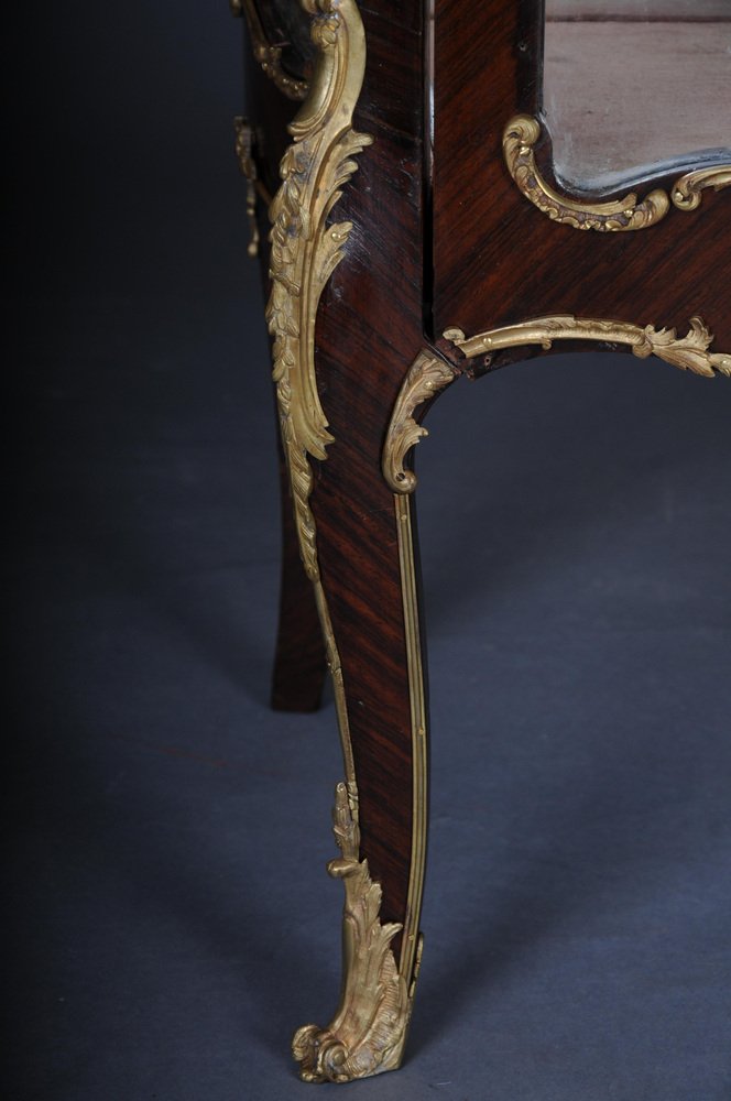 Französische Louis XV Napoleon III Vitrine mit Vergoldeter Bronze ...
