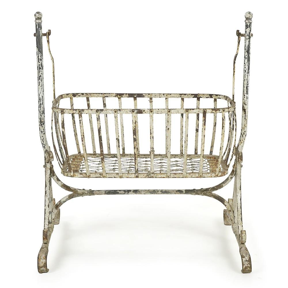 19th Century Iron Cradle with a White Patina for sale at Pamono