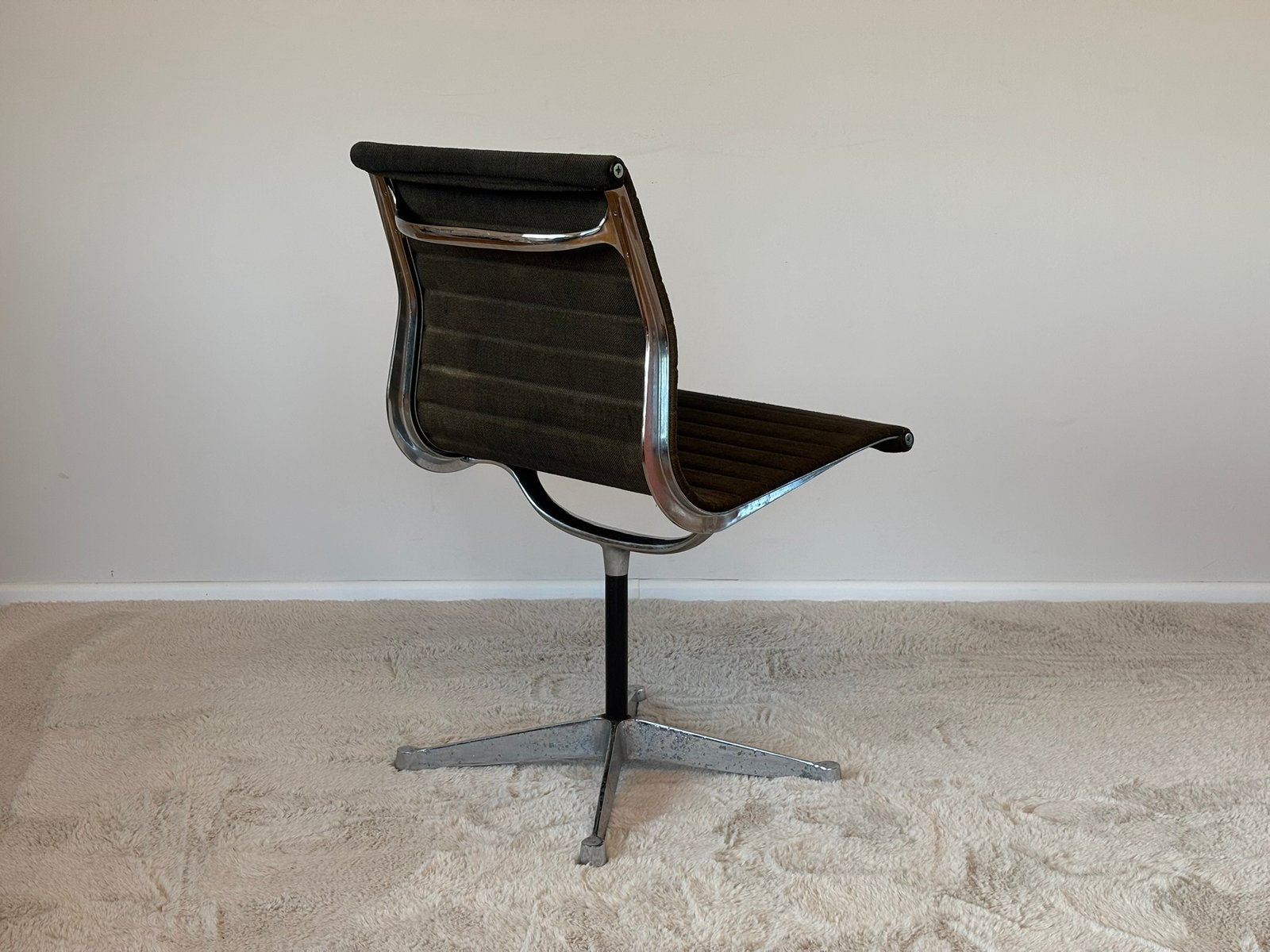 Sedia modello EA 105 in alluminio di Eames per Herman Miller, anni '70 ...