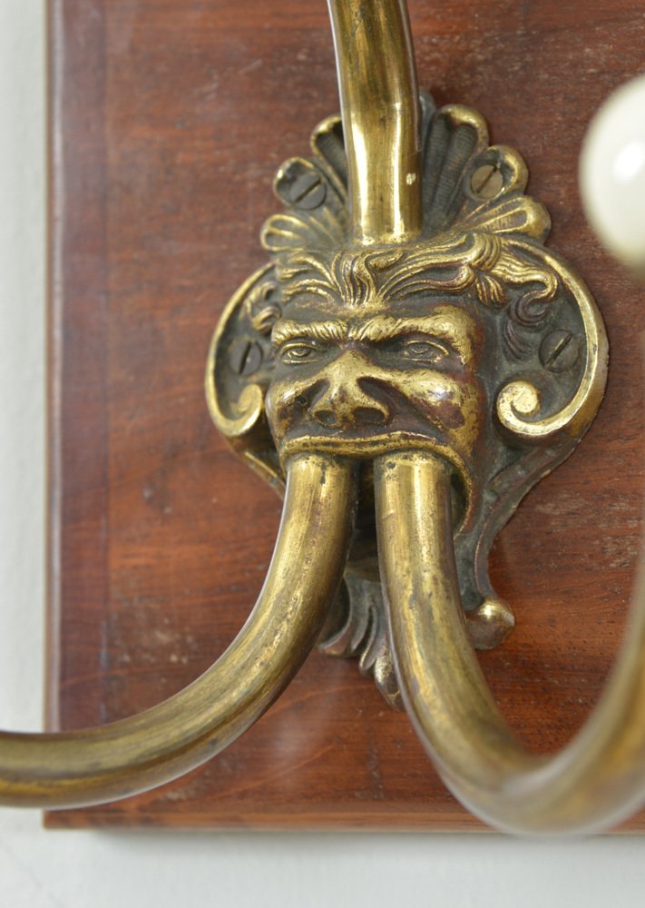 Antike gotische vier Hut- und Kleiderhaken aus Messing & Keramik, 19 ...