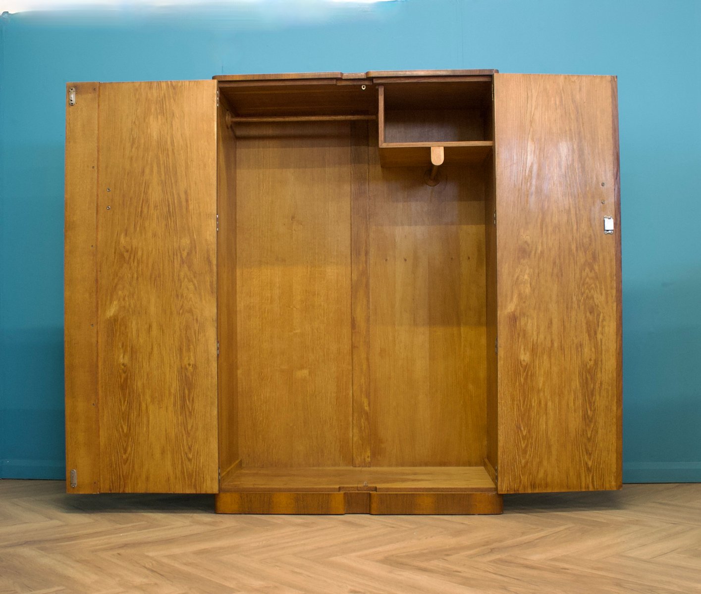 Armoire Art Déco en Noyer, 1930s en vente sur Pamono