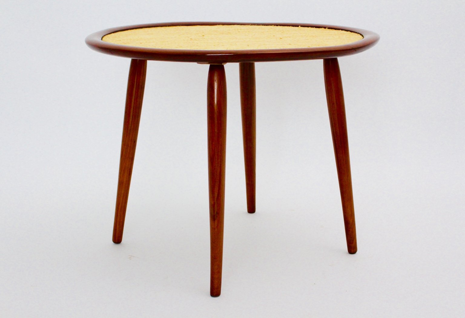Österreichischer Mid-Century Kirschholz Couchtisch von Max Kment bei ...