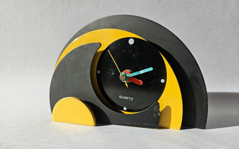 Mid-Century Table or Desk Clock, 1970s for sale at Pamono