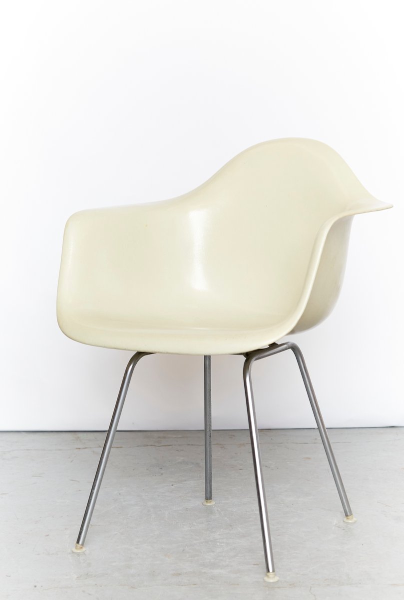 Chaise Dax Blanc Cassé en Fibre de Verre par Charles & Ray Eames pour ...