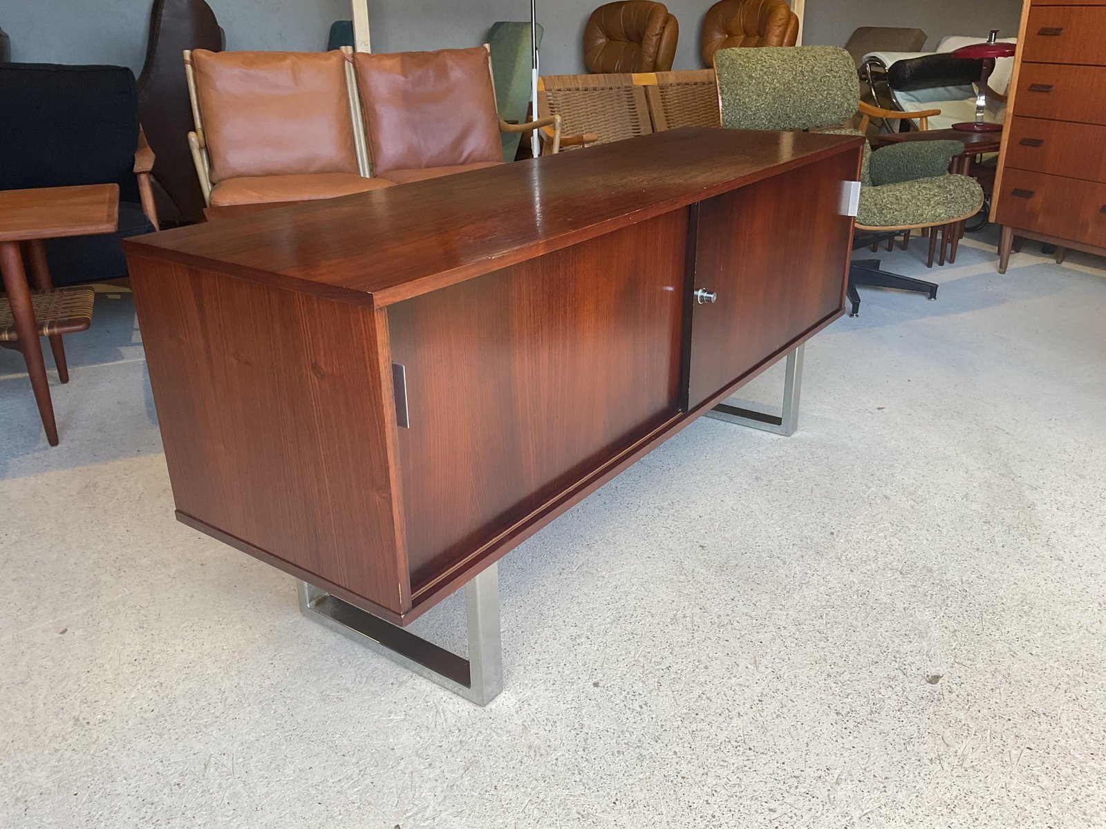 Enfilade Gordon Russell par Trevor Chinn et Ray Leigh en vente sur Pamono