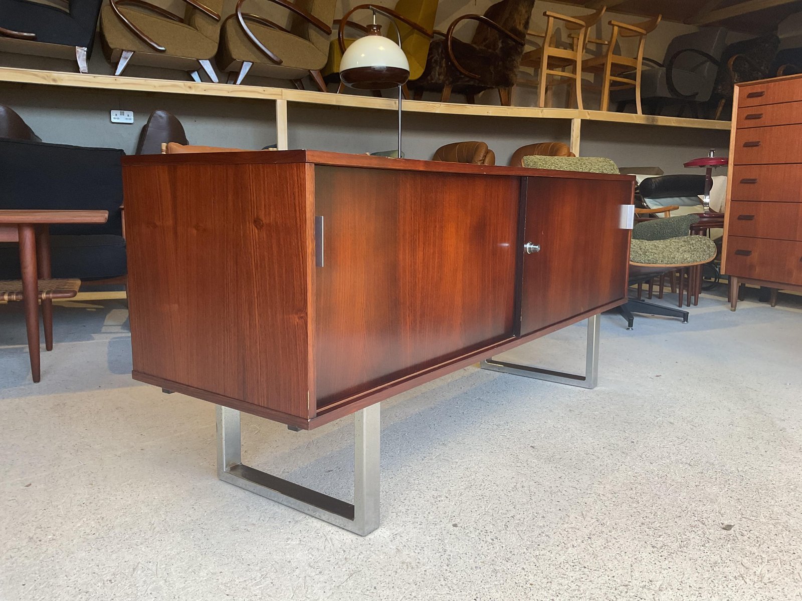 Enfilade Gordon Russell par Trevor Chinn et Ray Leigh en vente sur Pamono