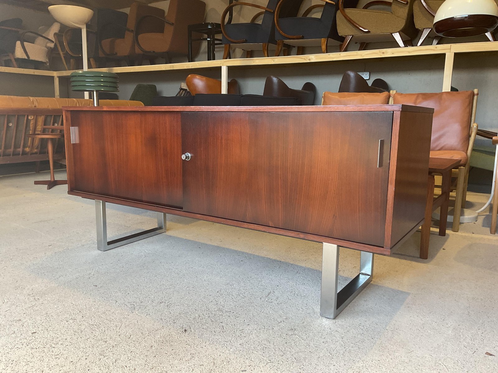 Enfilade Gordon Russell par Trevor Chinn et Ray Leigh en vente sur Pamono