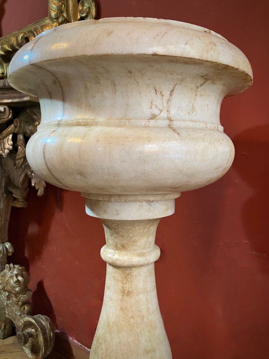 Antique Tuscan Holy Water Font in Carrara Marble, 1600s for sale at Pamono