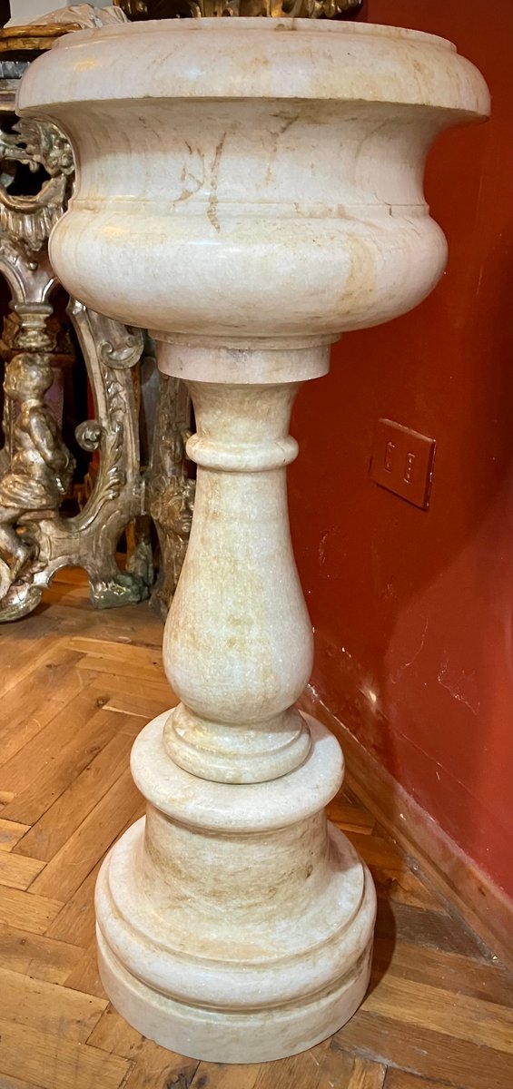 Antique Tuscan Holy Water Font in Carrara Marble, 1600s for sale at Pamono