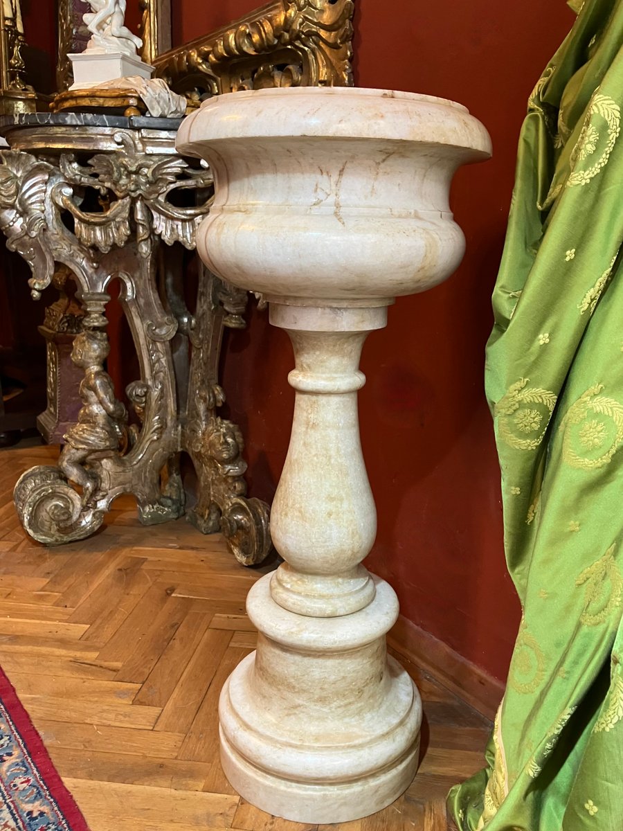 Antique Tuscan Holy Water Font in Carrara Marble, 1600s for sale at Pamono