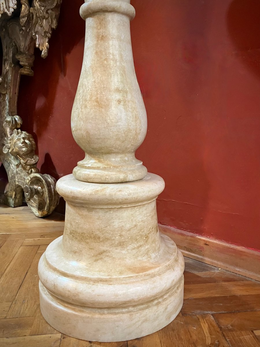 Antique Tuscan Holy Water Font in Carrara Marble, 1600s for sale at Pamono