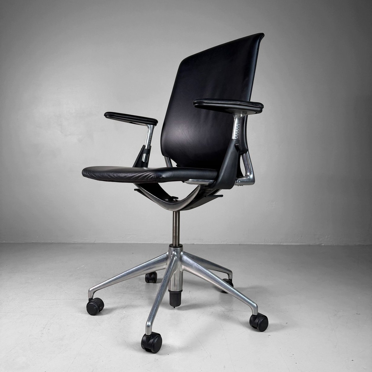 Meda Chair by Alberto Meda for Vitra, Switzerland, 2002 for sale at Pamono