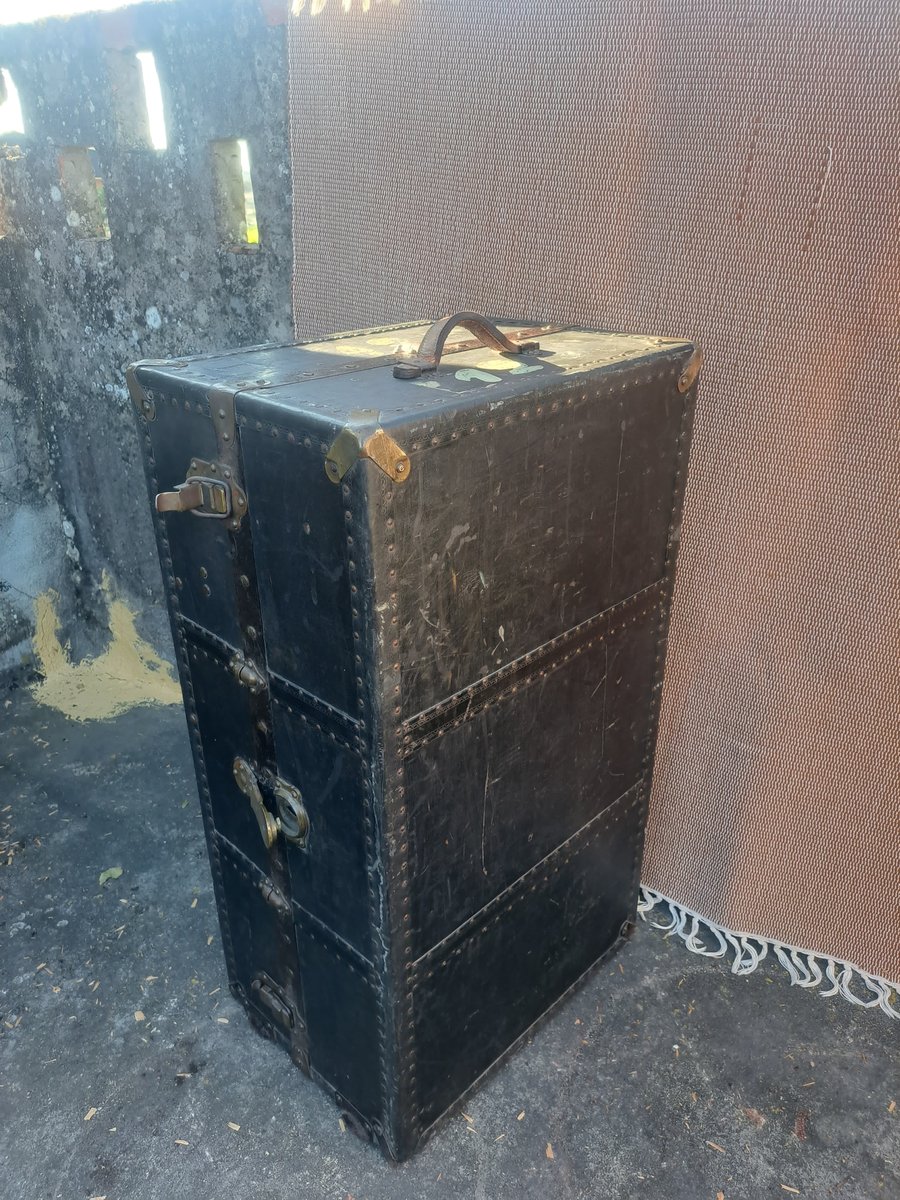 Vintage Vertical Travel Trunk, 1920s for sale at Pamono