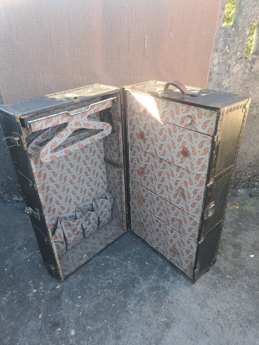 Vintage Vertical Travel Trunk, 1920s for sale at Pamono