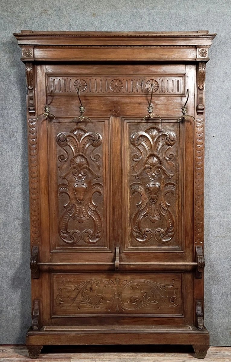 Renaissance Style Coat Rack in Carved Walnut, 1890s for sale at Pamono