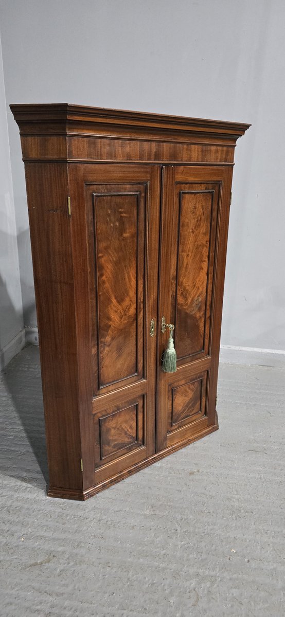 Regency Corner Cabinet in Mahogany, 1810 for sale at Pamono
