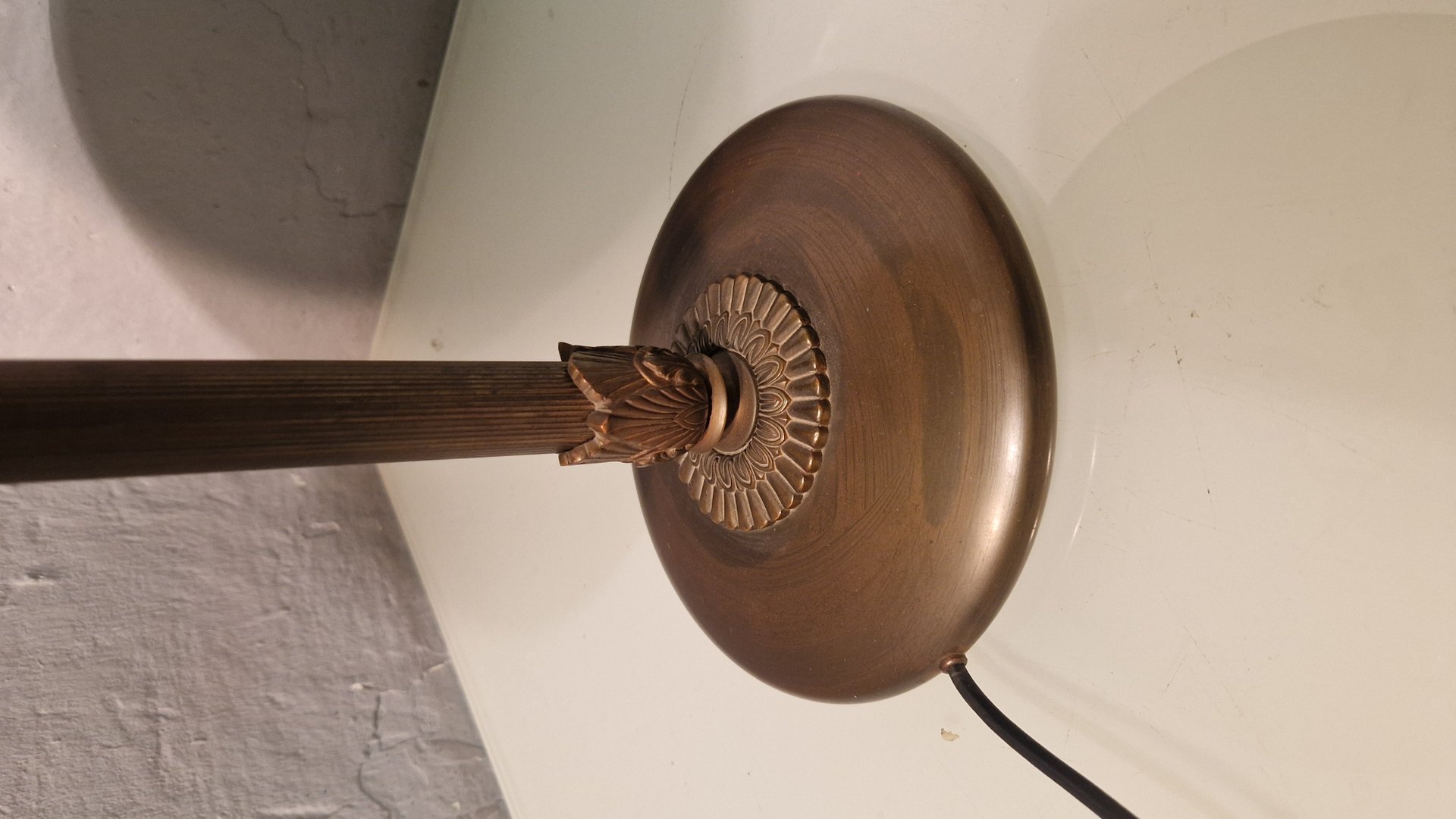 Tischlampe aus Messing von Oscar Torlasco für Lumi Milano, 1950er bei ...