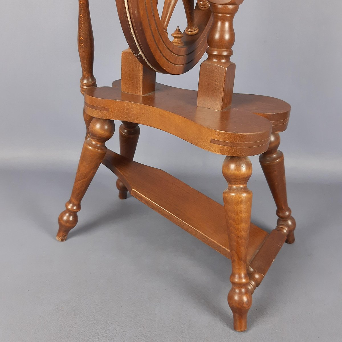 Antique Italian Spinning Wheel in Wood, 20th Century for sale at Pamono