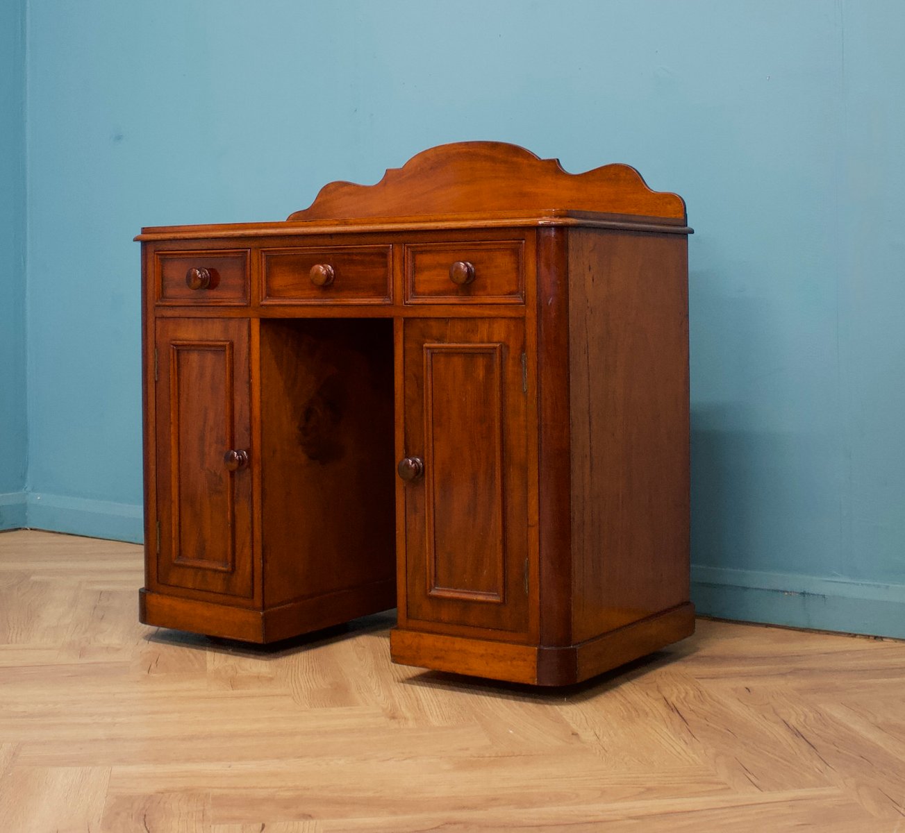 Antique British Victorian Desk, 1880s for sale at Pamono