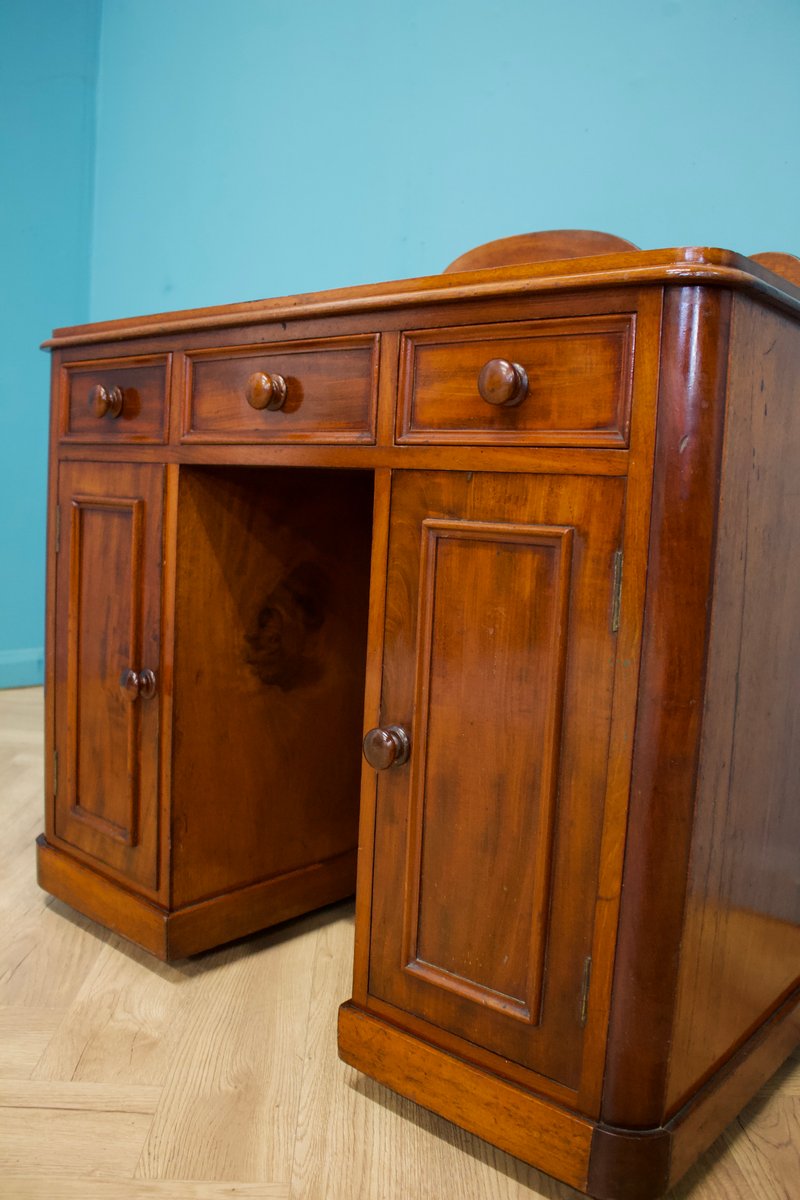 Antique British Victorian Desk, 1880s for sale at Pamono