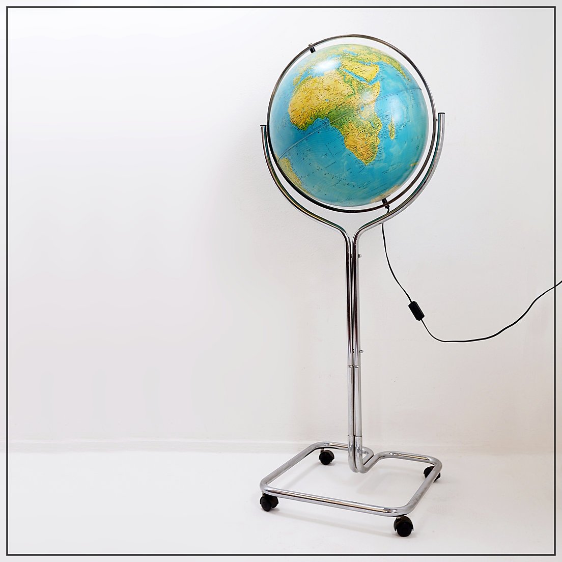 Illuminated Globe on Chrome Stand from Geoscope, Italy, 1980s for sale ...