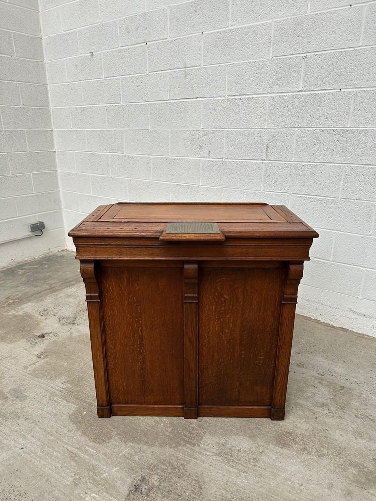 Late 19th Century Oak Reception Desk for sale at Pamono