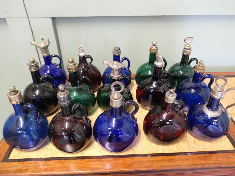 English Flagon Decanters, 19th Century, Set of 15 for sale at Pamono